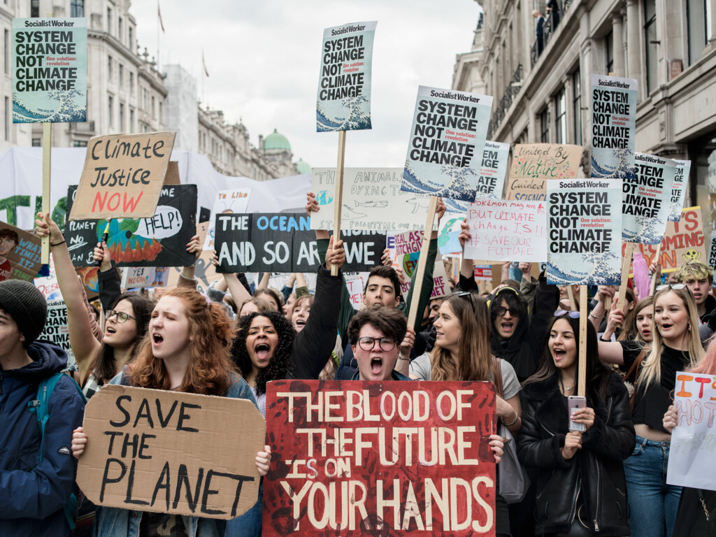 FOTODOKS — Lena Dobrowolska & Teo Ormond-Skeaping Future Scenarios